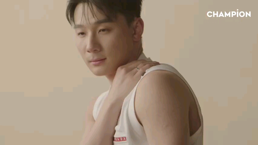 【任子威0406最新杂志采访】“我平时在队伍中可能比较搞笑,气氛...