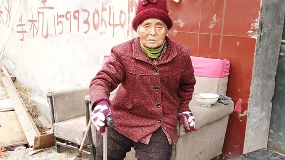 80岁农村老人4个儿子,晚年生活却是这样过的,你怎么看?