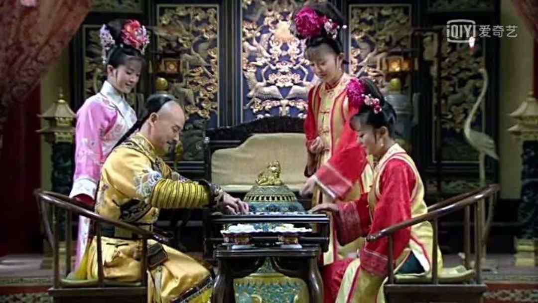 皇上和紫薇下了一夜棋,看来皇上很是欣赏紫薇了,紫薇认爹有望了