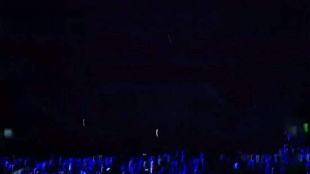 张杰20121221深圳演唱会模仿蕾哈娜.flv
