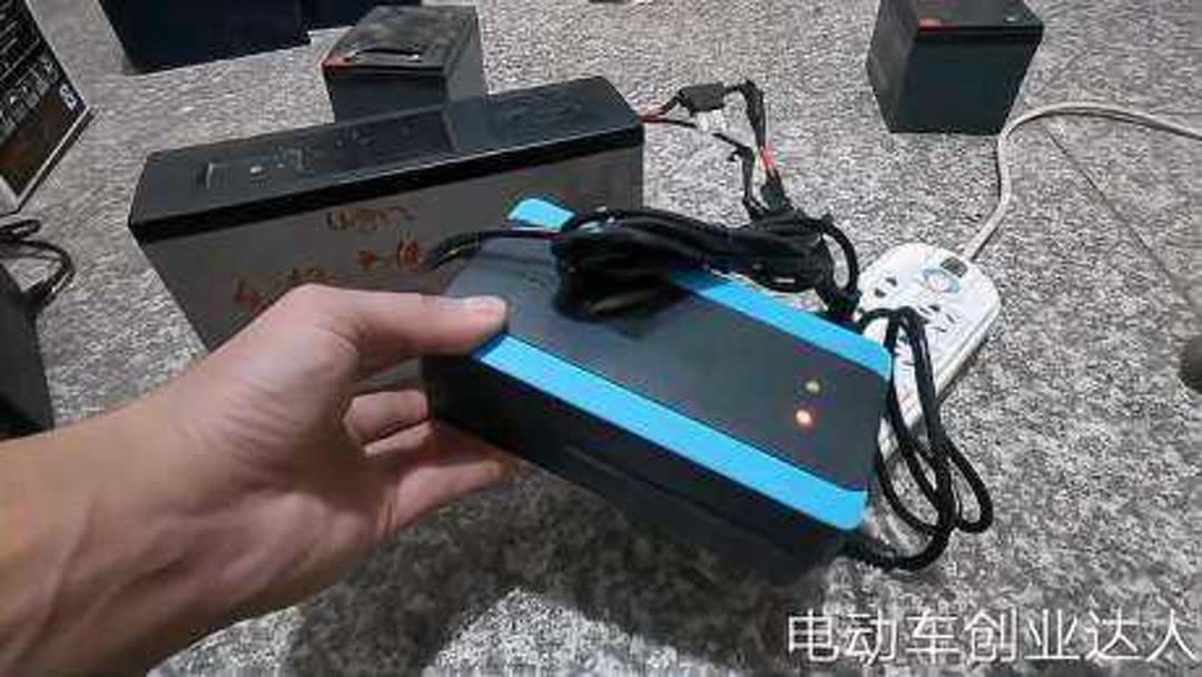 自带反接保护电动车充电器,即使正负极搞错也不会损坏!知识青年