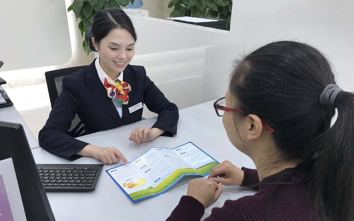 买二手房时,全款和贷款买房的流程是什么?先交钱还是先过户?