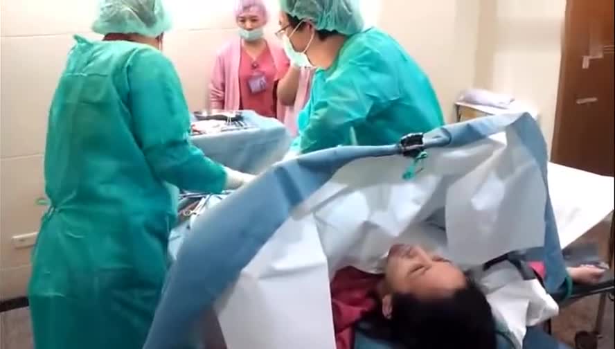 实拍产妇产房的分娩瞬间 致敬天下所有妈妈