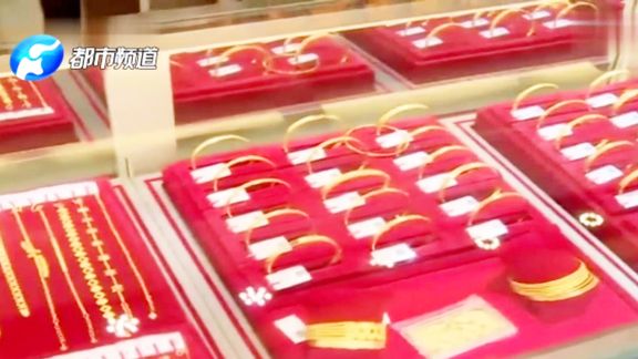 浙江一老公送老婆15000元金镯子,老婆嫌太贵,报警了!