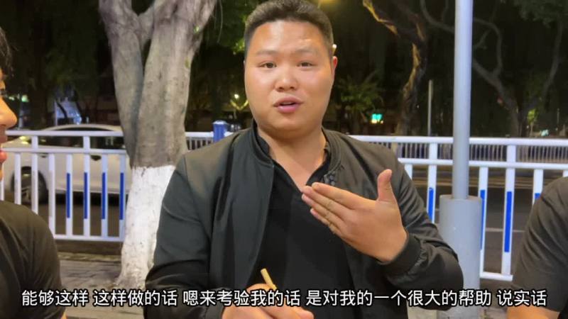 方脑壳挑战自我极限,计算3位数的加减法,最后大家集体为他鼓掌