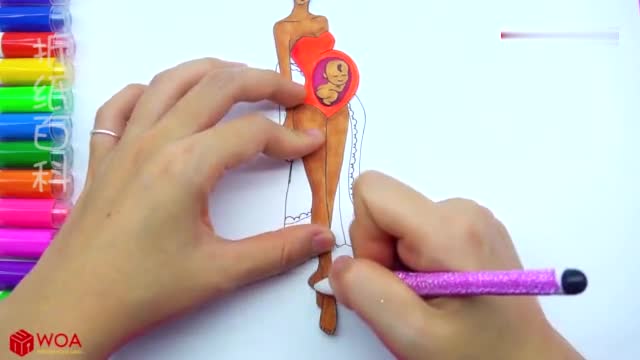 给纸娃娃妈妈和宝宝做孕妇装和婴儿车,简单好玩,小朋友都喜欢