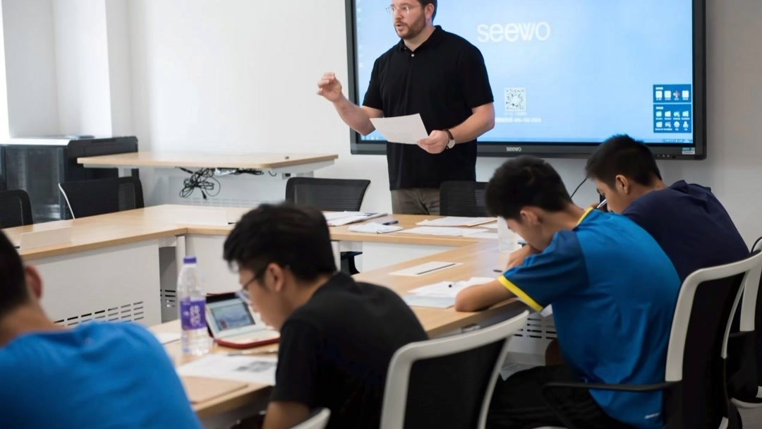 学习国际课堂授课模式,莱芜第二实验小学来了“洋教师”