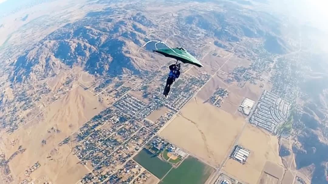 雨伞也能当降落伞用?国外牛人亲身验证,镜头记录全过程