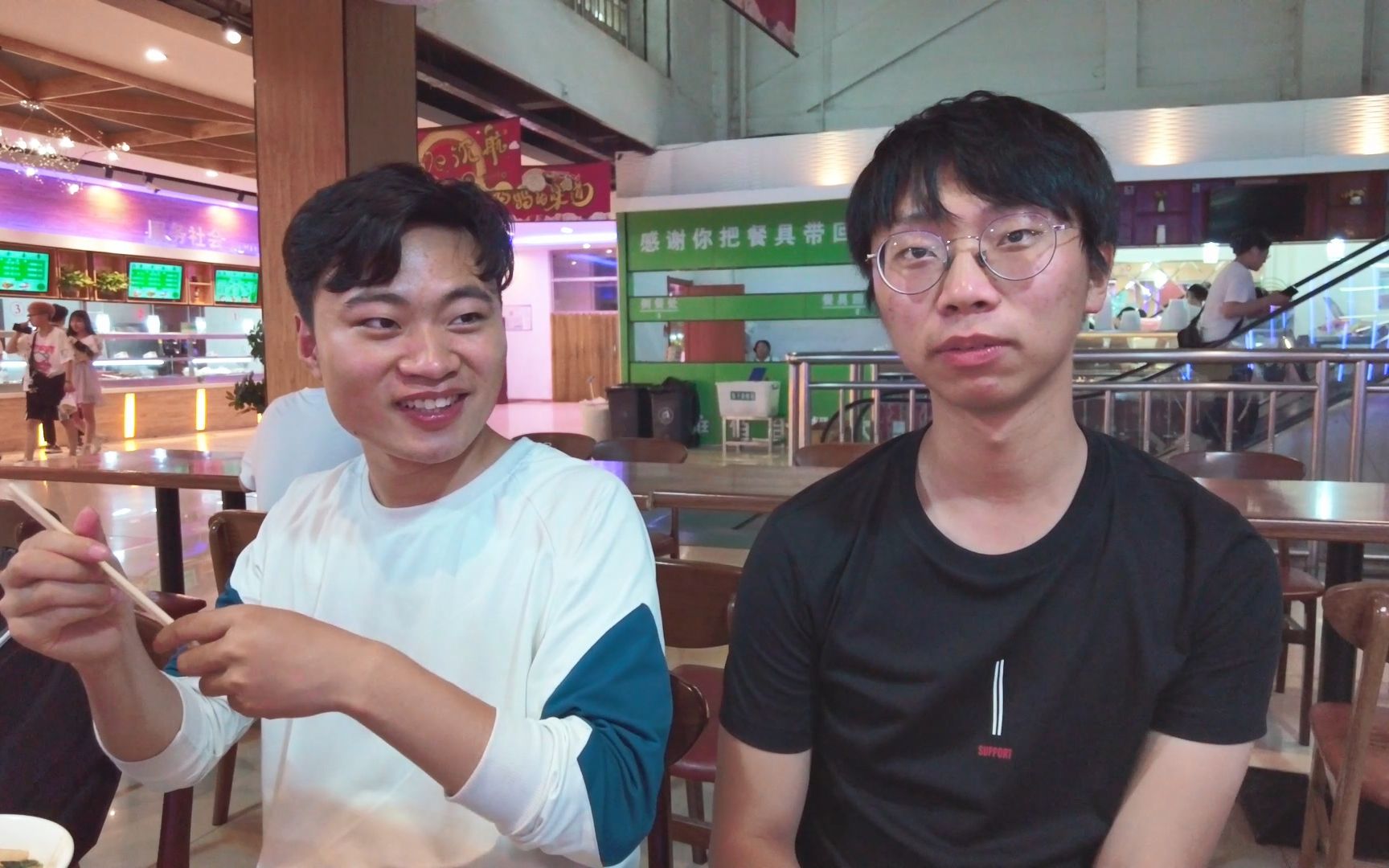 准备毕业,带着飞宇AK2000C稳定器返回学校,分享一些使用的拍摄器材...