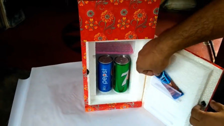 老外制作一个小型冰箱,带进学校使用应该没有问题