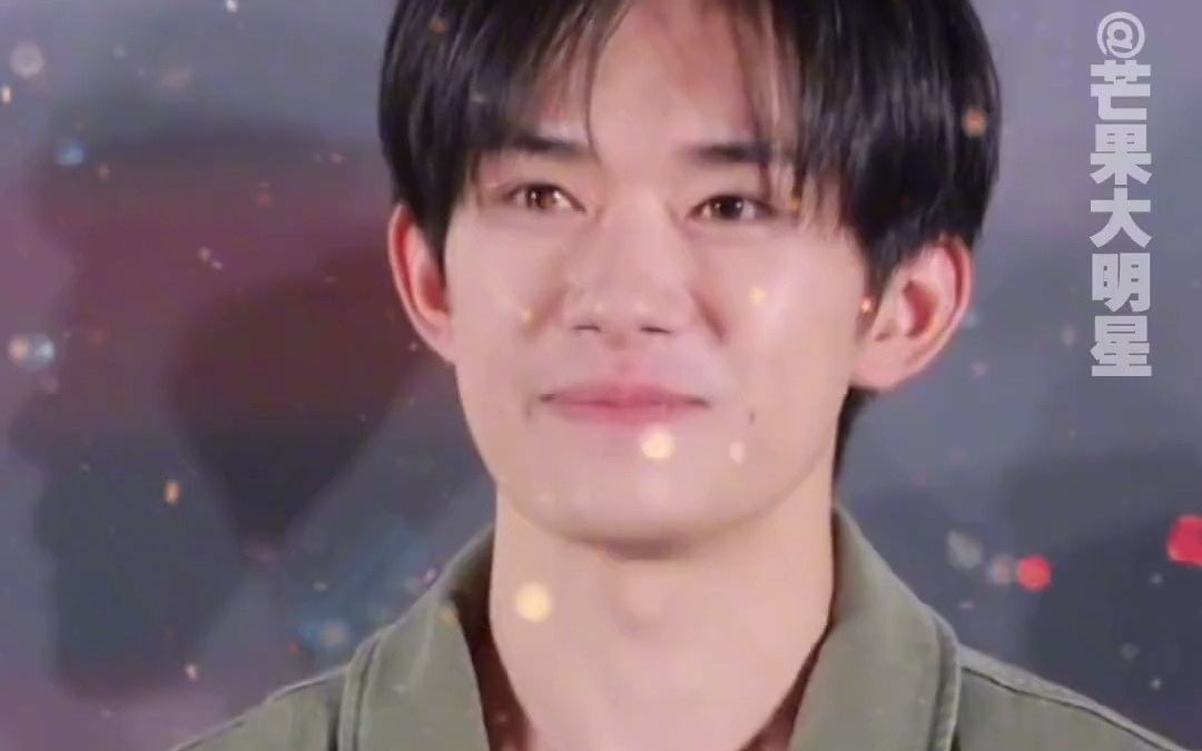 张家齐今天来到了长津湖首映现场,看完电影之后说特别喜欢千玺哥哥~...