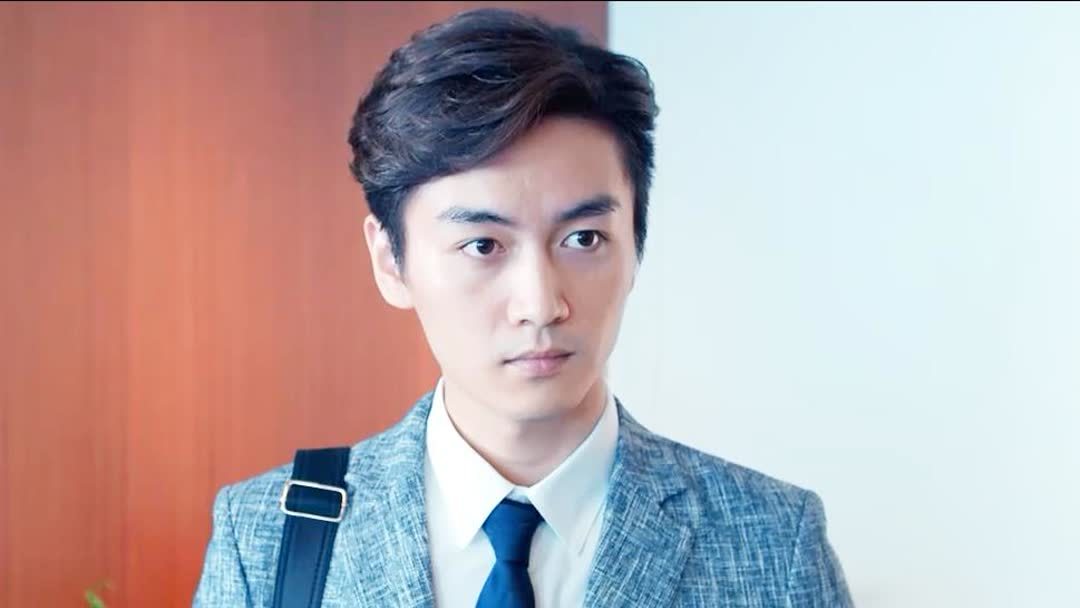 帅哥大学生进入五星级实习单位,师父是个大美女,居然一见钟情了