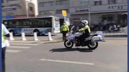 考生忘带行程码,交警蜀黍来帮忙