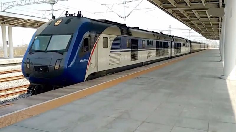 宁启铁路江都站 DF11G牵引开往深圳的K94次列车进站