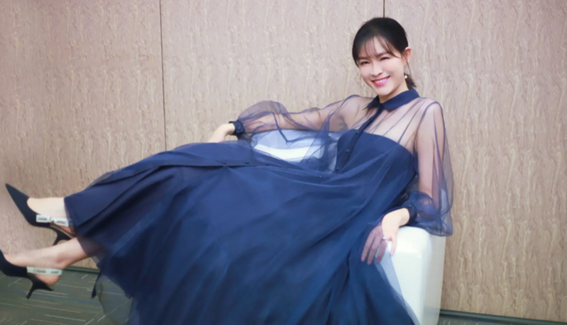 李艾感染新冠一个月还在咳嗽,老公反复发烧,呼吁大家好好休息