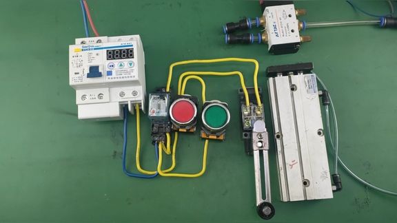 气缸到达限位自动返回线路讲解