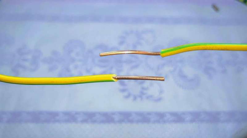 老电工不外传的电线接头绝活，硬线和硬线这样接，牢固耐用又美观