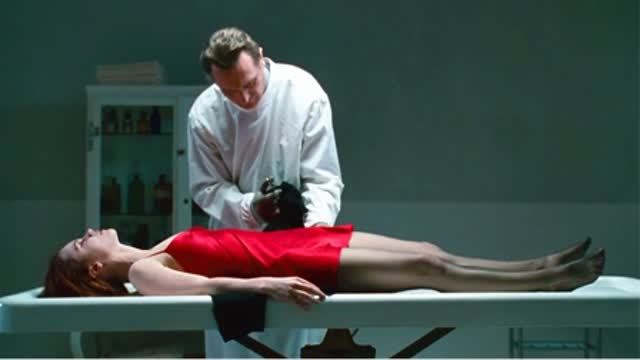 女孩在殡仪馆醒来,却被入殓师宣告死亡