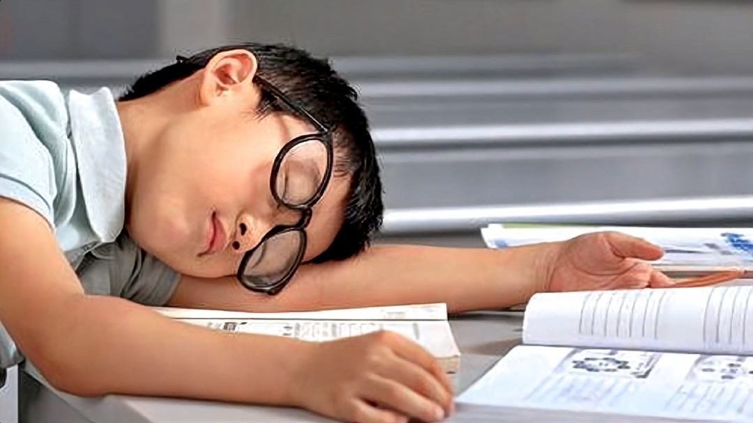 教育部:小学生每天睡眠应达10小时,初中9小时,高中8小时