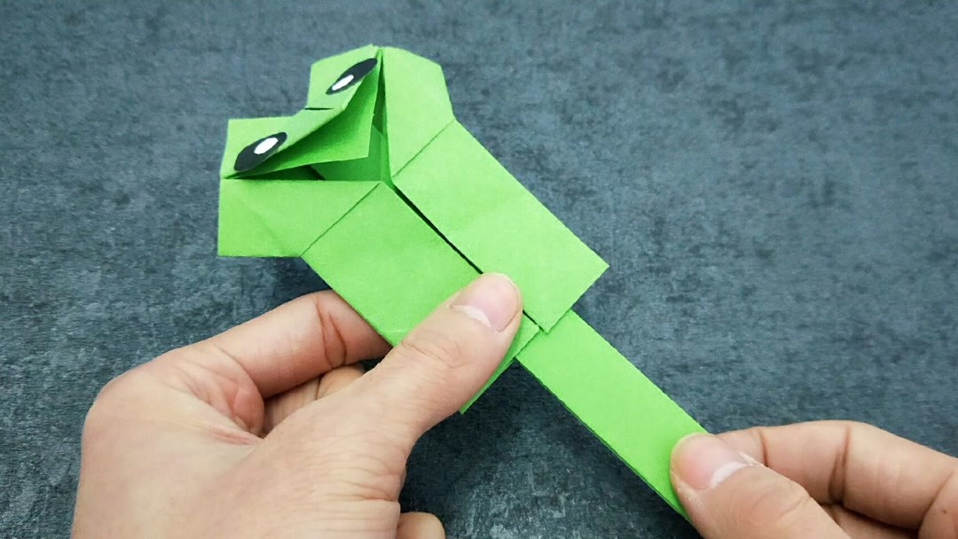 嘴巴会动的小青蛙折纸,简单有趣,小朋友的益智手工