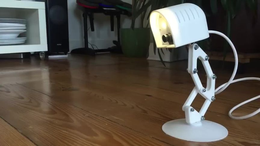 用3d打印制作的智能跟随台灯