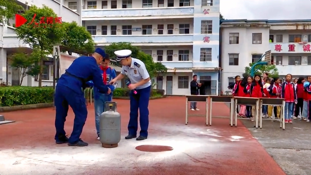 从小树立防火意识 湖北通城开展关爱留守儿童消防安全宣传活动