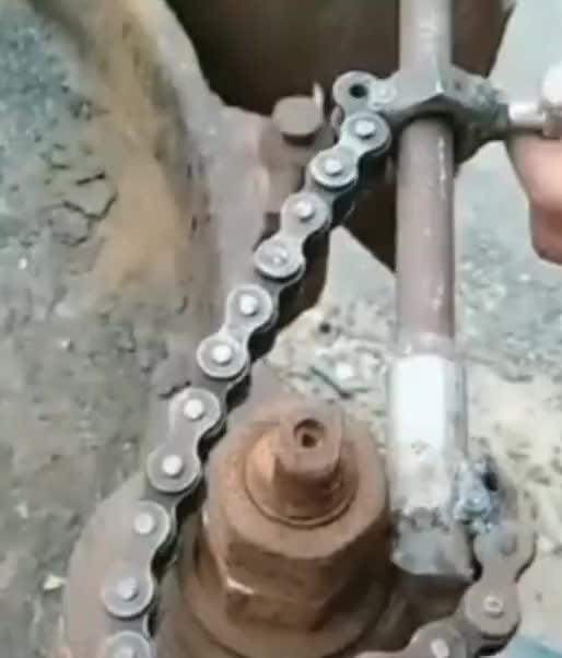 牛人用废旧链条自制扳手,比管钳好用多了!太有才了!