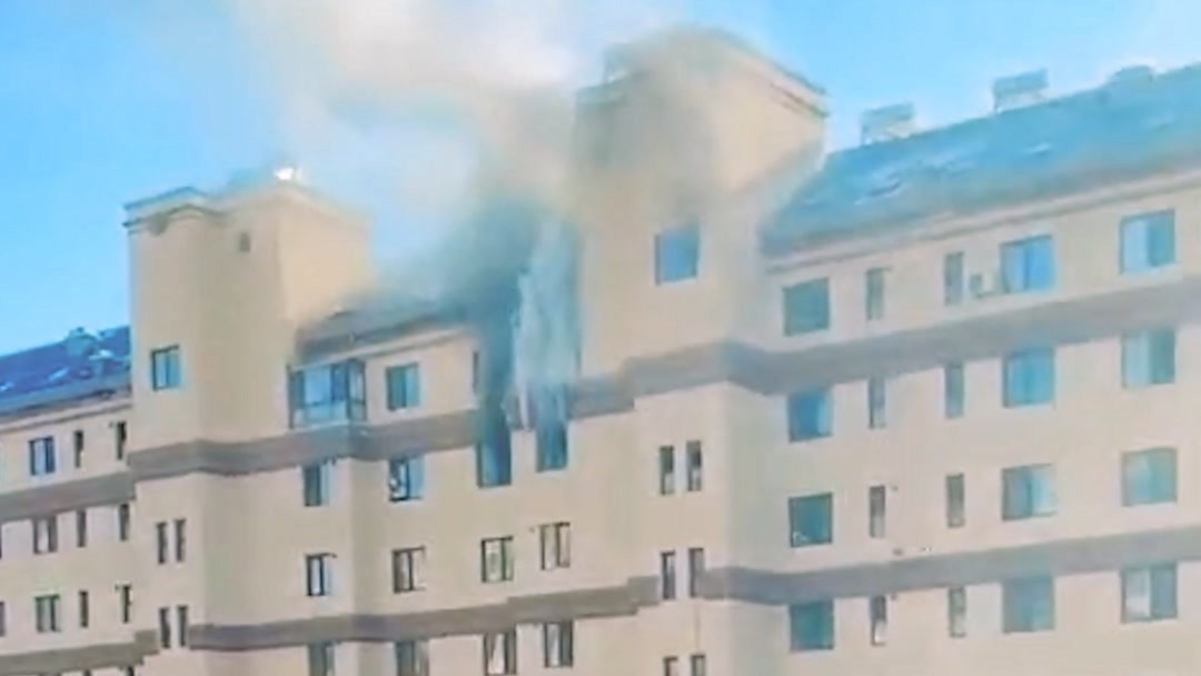 突发:鞍山市一高层居民家中厨房着火,浓烟滚滚,损失重