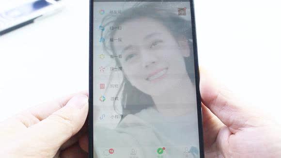 微信界面过于单调,教你给微信加个音乐主题,看起来很特别!