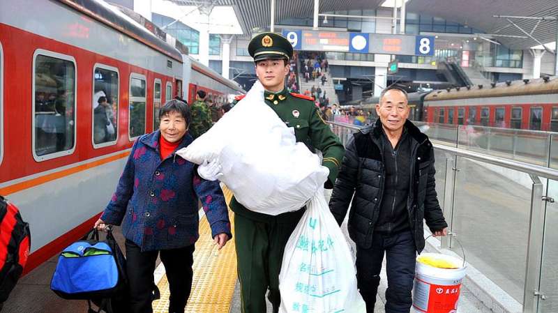 春运将至,坐火车回家这4样东西不能带,好多人不当个事,长记性