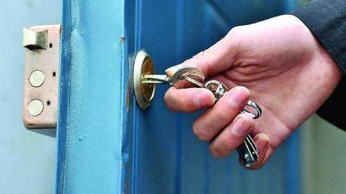 出门忘掉带钥匙?用一个方法,不用钥匙照样进家门,不学实在太亏