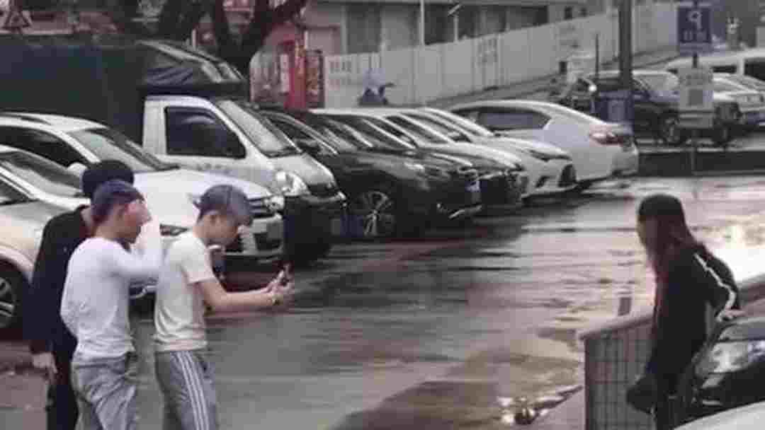 第三视角,火了的情况下发第一视角