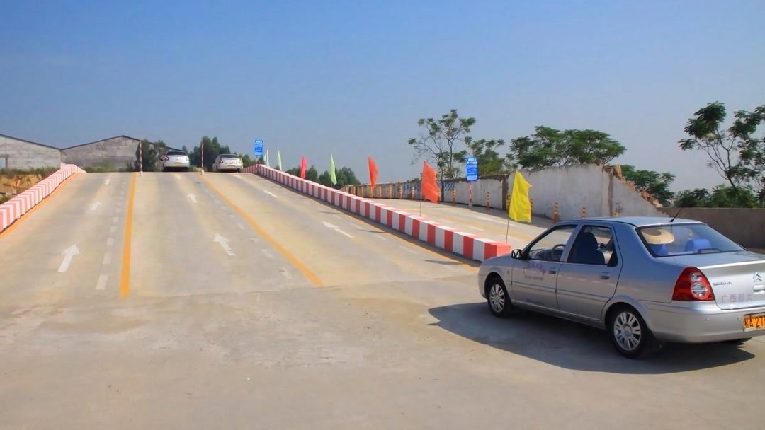 自动挡起步和停车的顺序,一次给你讲清楚,搞错变速箱怕是要报废