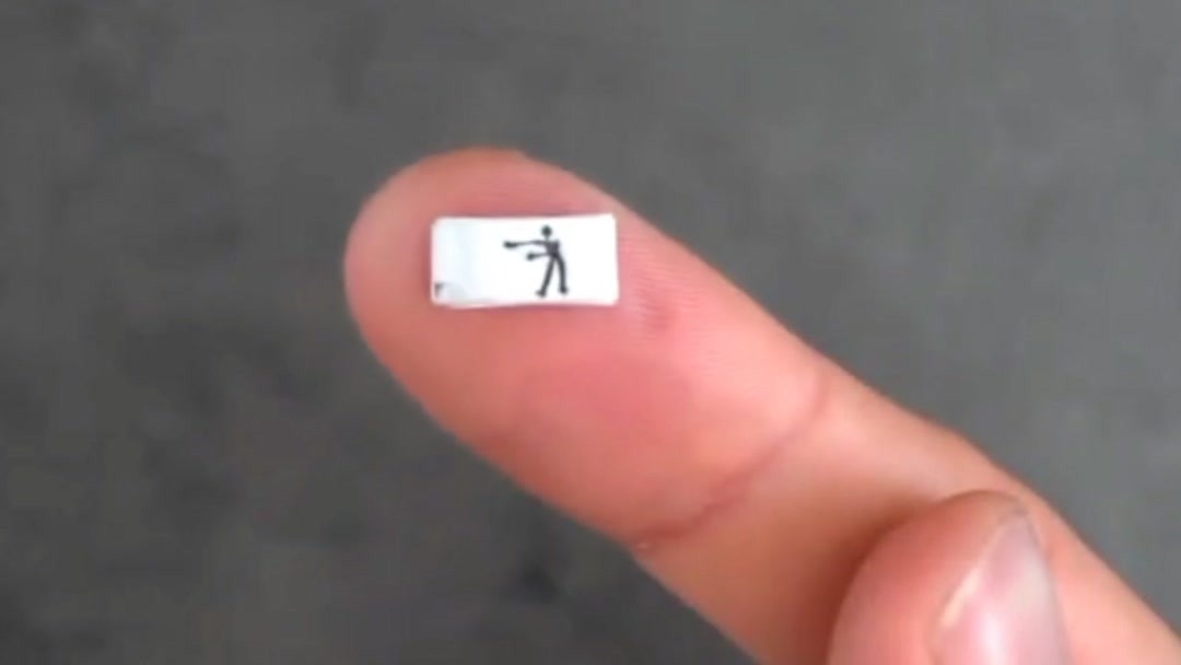 小伙把“牙线舞”做成手翻书,在1厘米的纸上作画,看起来真魔性