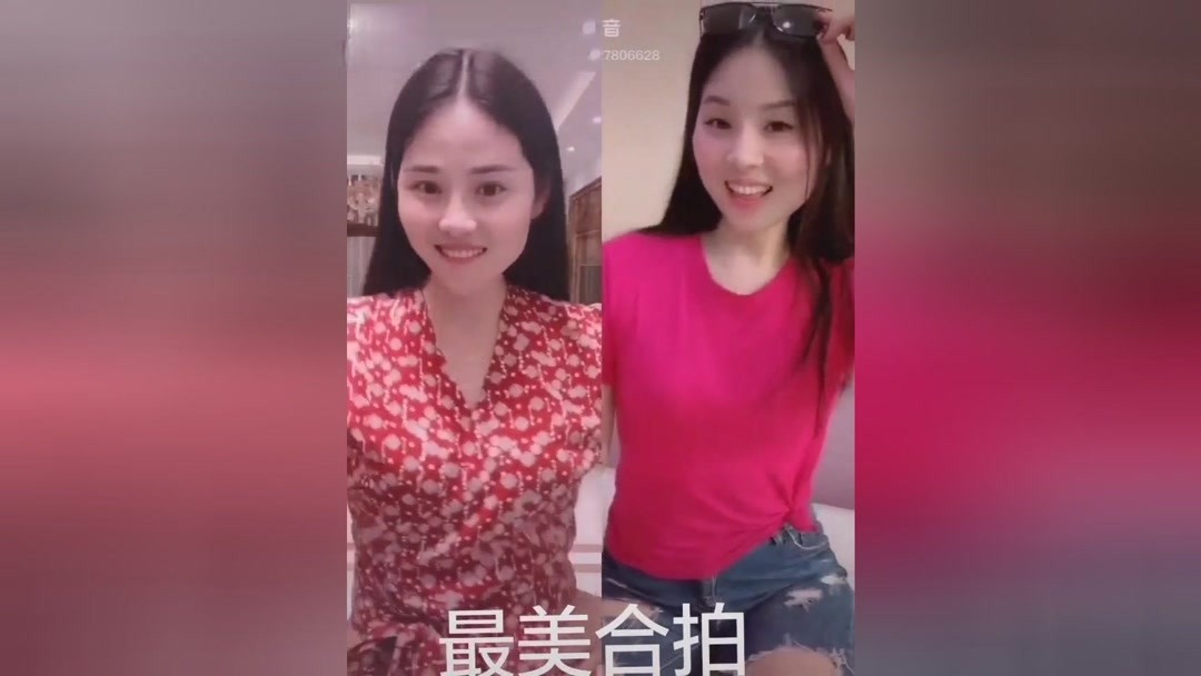 长得一模一样的两个美女
