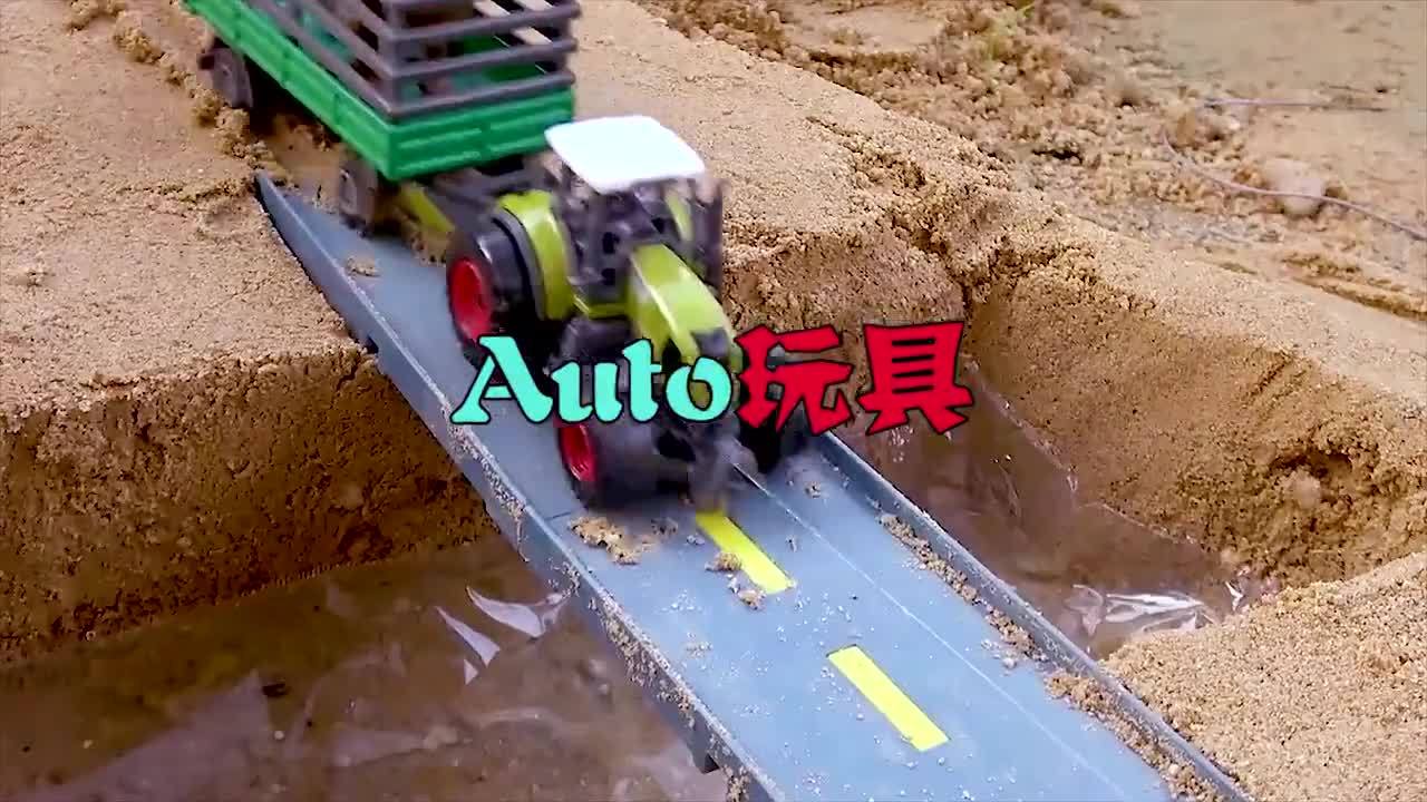 汽车动画片:挖掘机,大货车一起搭建积木桥,运送狮子会...