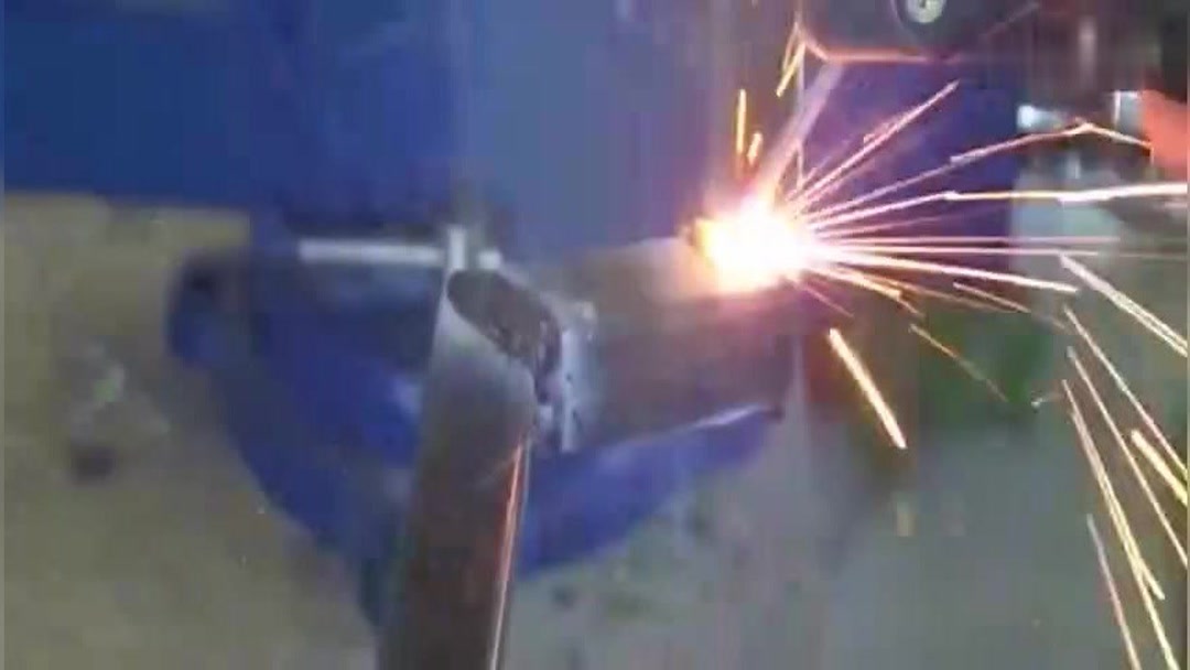 牛人把角磨机这样改一改,没想到做成了这个