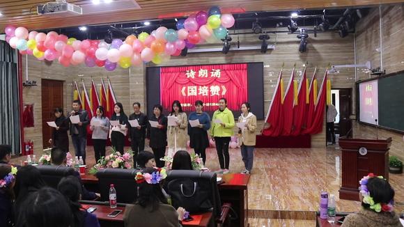 乡村教师们在国培汇报中的诗歌朗诵和舞蹈:真精彩、