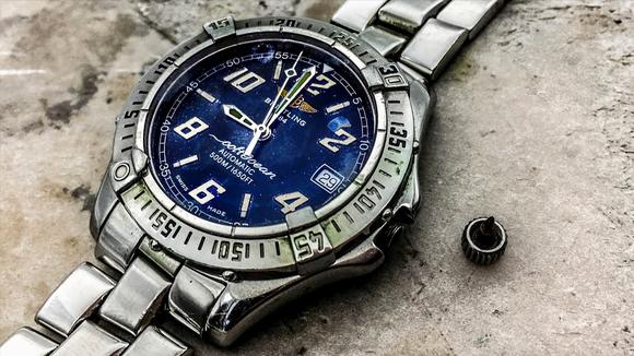 老师傅技艺超群,全面修复进水的百年灵自动机械腕表