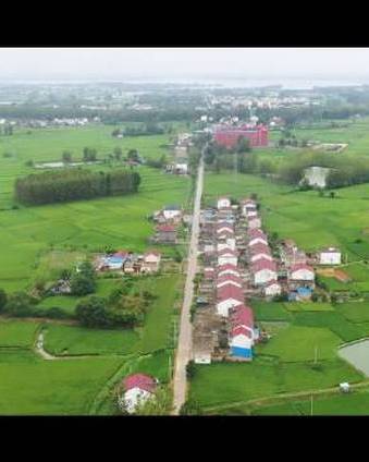 【新华社报道:“铁腿”书记——韩庆玲】2012年,国家税务总局霍邱县...