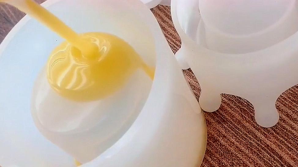 滴胶笔筒和皇冠饰品制作,没想到过程竟这么简单,好期待成品啊