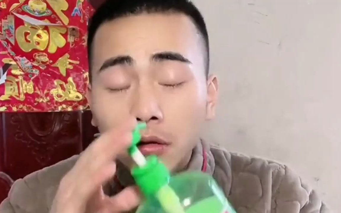 搞笑视频:有人知道这是什么新物种吗?【人类沙雕搞笑行为】