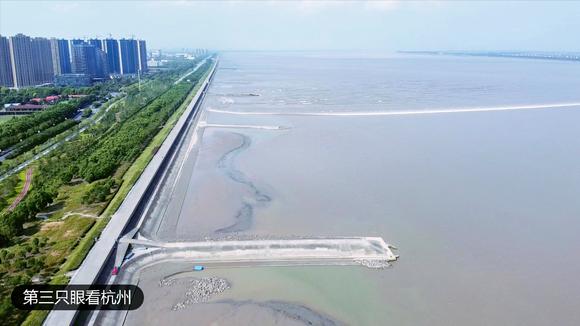 航拍杭州钱塘江大潮,壮观天下无