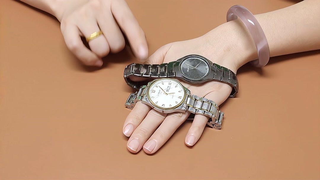 修表师傅告诉我:这4种佩戴手表的方法是错误的,很危险