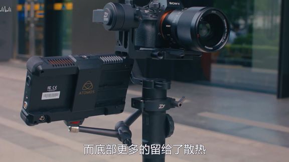 稳定器云鹤2的突围报告:一款能搭载RED摄像机的最强单兵作战利器