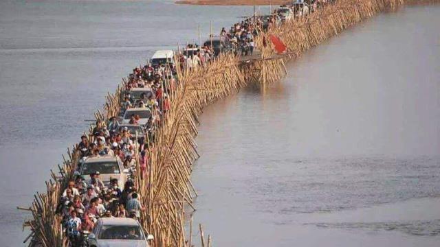 世界上最长的桥,一天收200万过桥费,每年都要拆建一次!