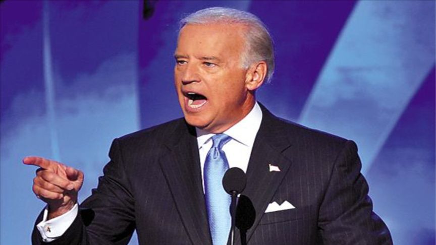 新冠病毒来势汹汹,民众炸锅了,美国内部却爆发了另一场“战争”