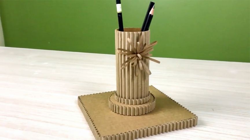 用纸片制作一个精致的笔筒