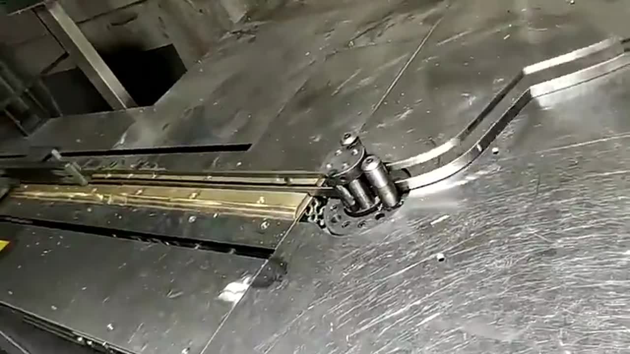 双层扁铁飞碟拉篮自动弯线成型机,扁线伺服折弯成型机