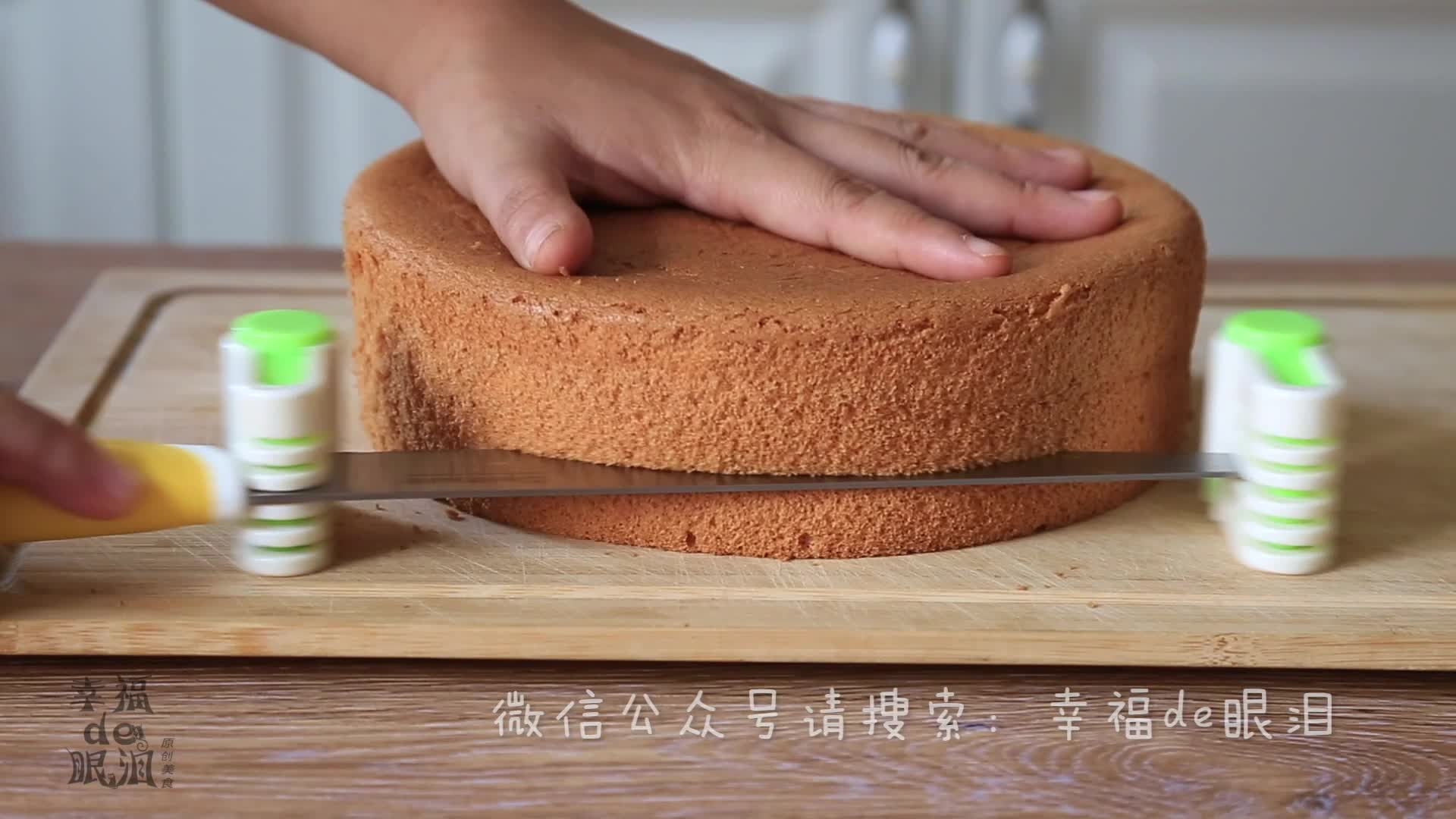 如何使用蛋糕切割器?戚风蛋糕切除平整完美的薄片